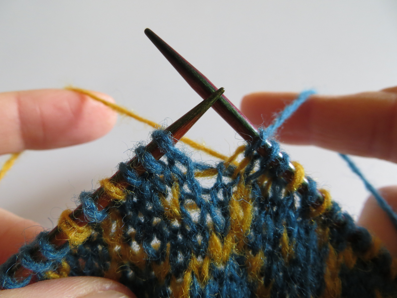 編込みの糸の構え方 – strands of life